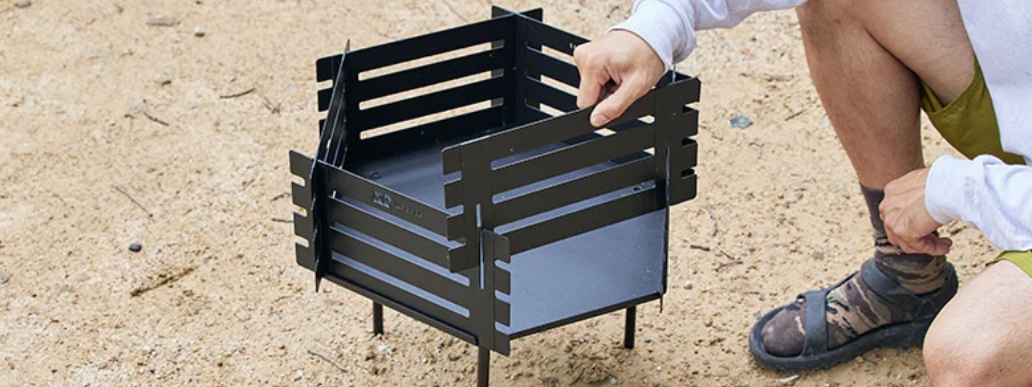 WAQ『YAGURA』アイアン製の組み立て式コンパクト焚き火台が新登場 | PANDA CAMP